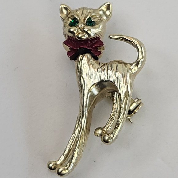 Jewelry | 42 Cute Cat Brooch Wearing A Red Bow Tie Gold Tone With Green ...